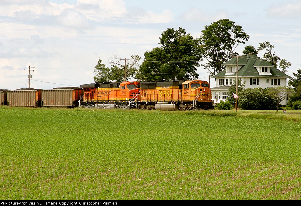 BNSF 9964 and BNSF 6233